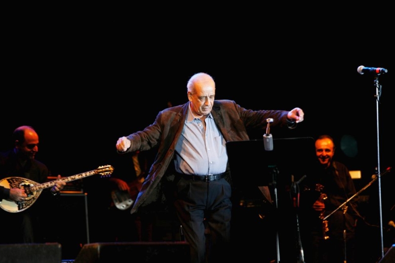 Dimitris Mitropanos: A sad voice that was always looking for rainbows ...